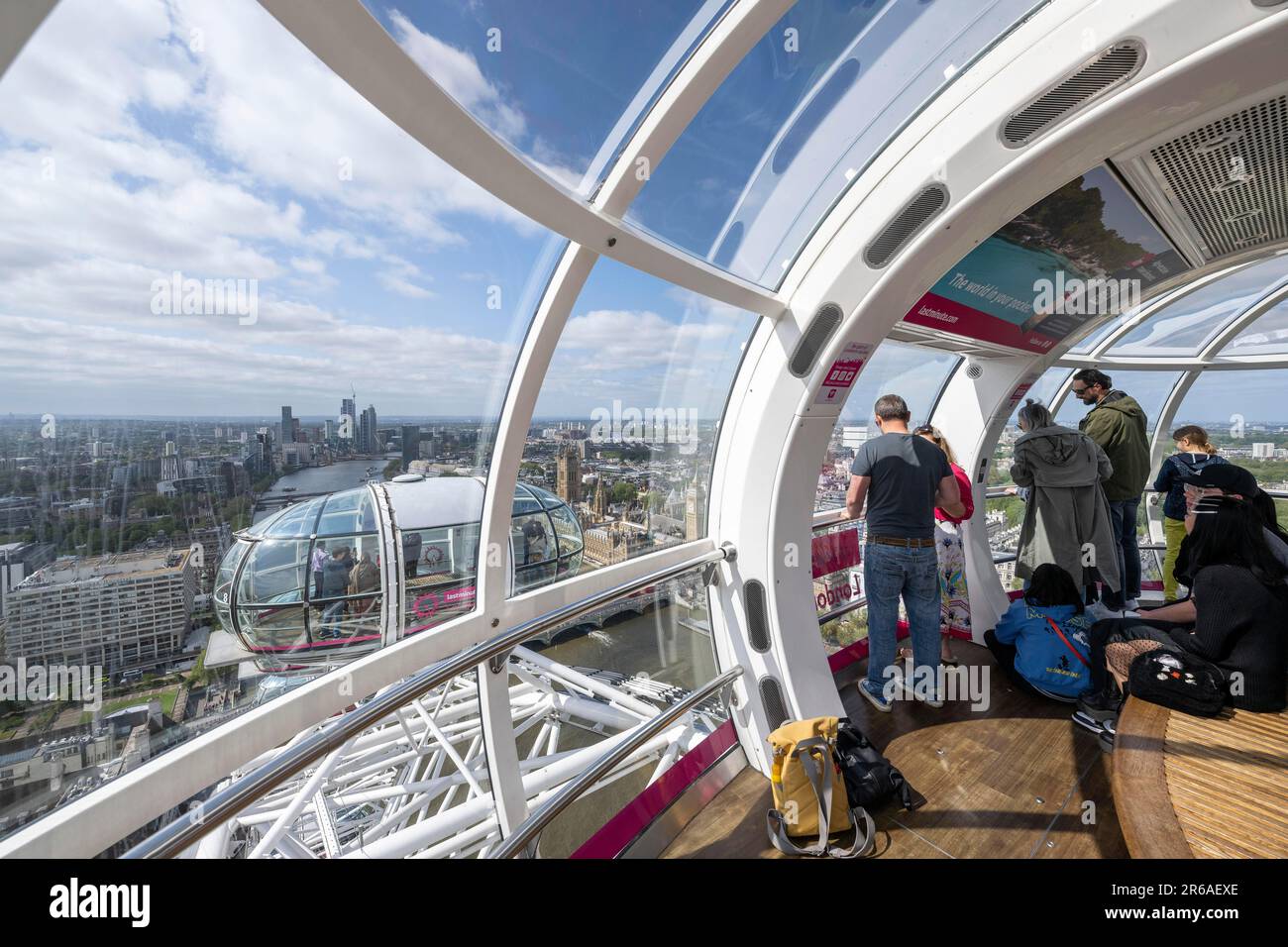 London eye cabin hi-res stock photography and images - Alamy