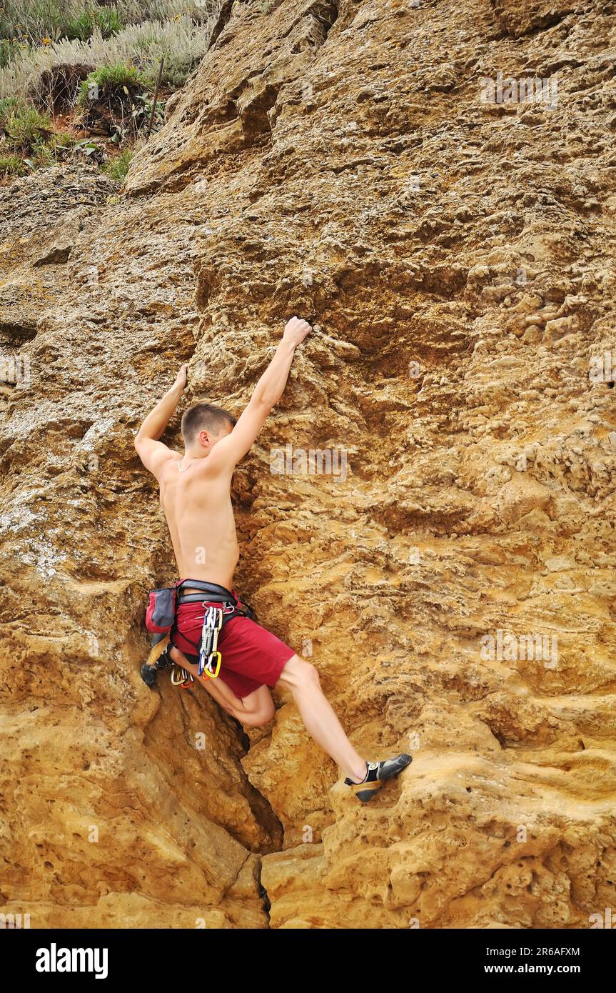 Muscular guy hi-res stock photography and images - Alamy