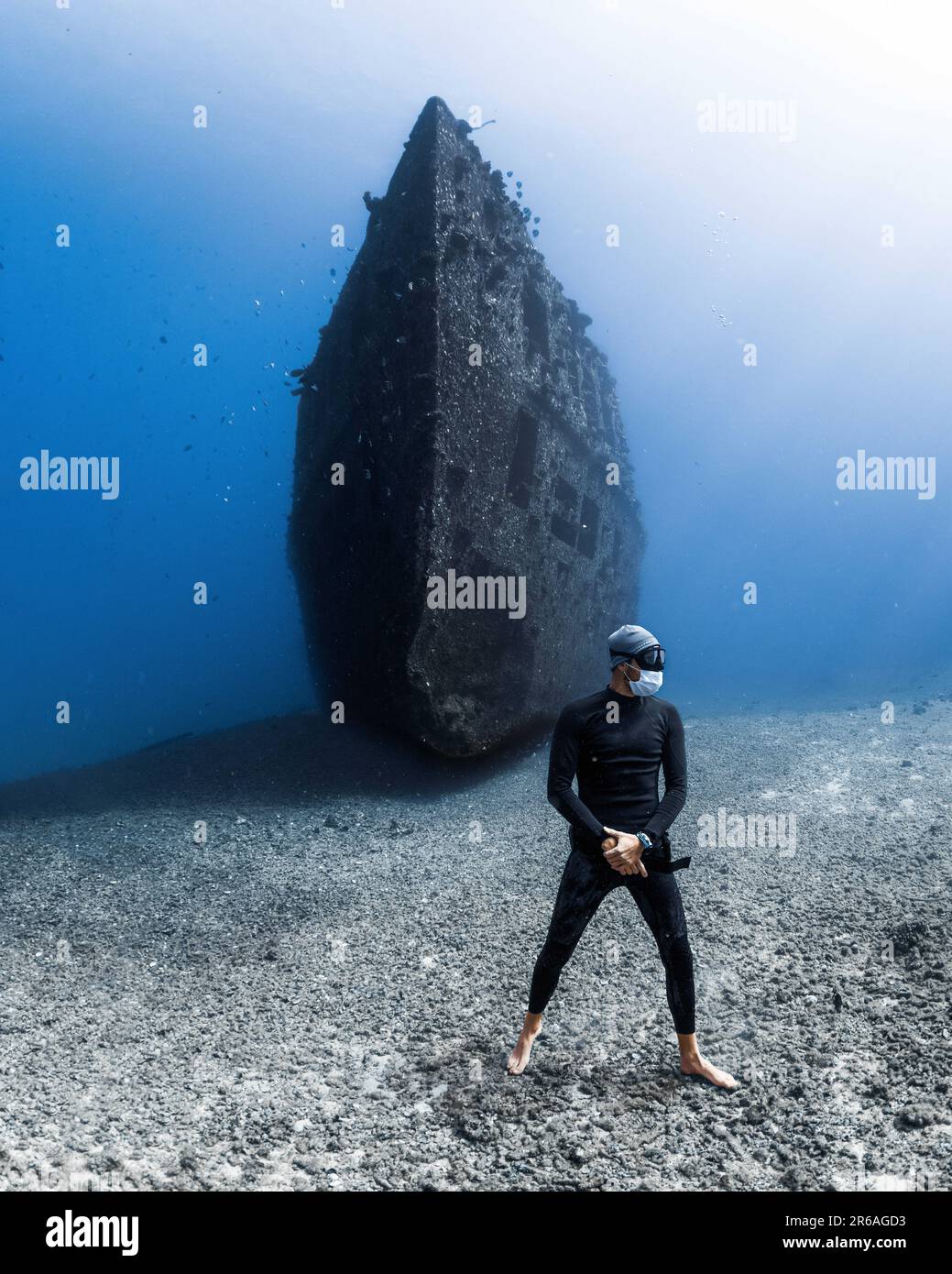 The model stands on a sunken ship. Honolulu, Hawaii: STUNNING photos ...