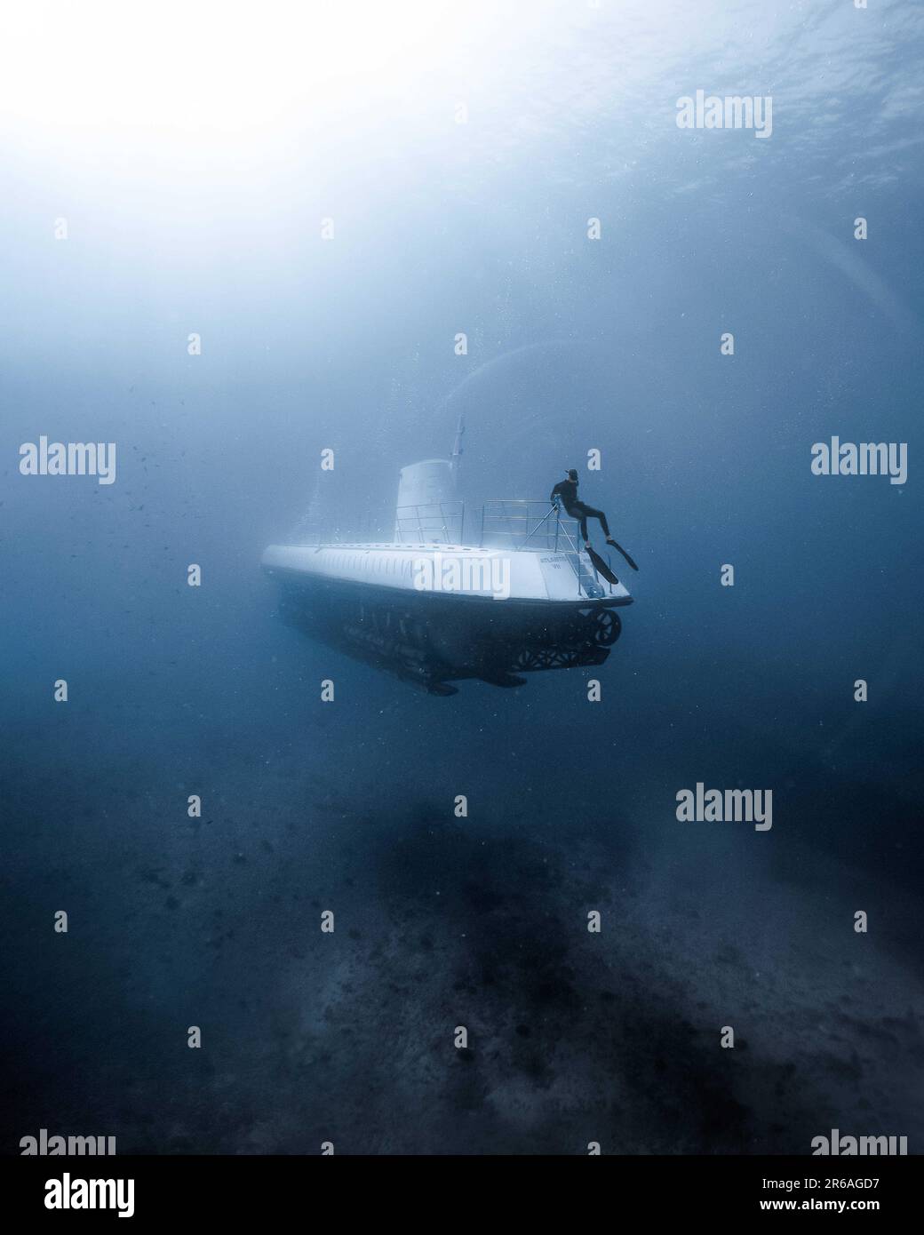 The model stands on a sunken ship. Honolulu, Hawaii: STUNNING photos ...