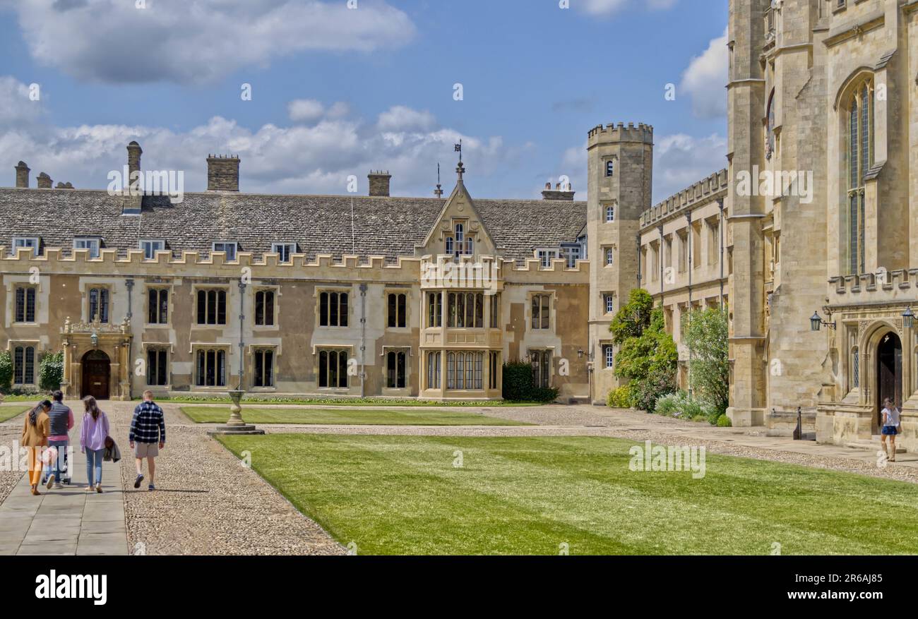 Walking around a courtyard at a college in Cambridge Stock Photo - Alamy