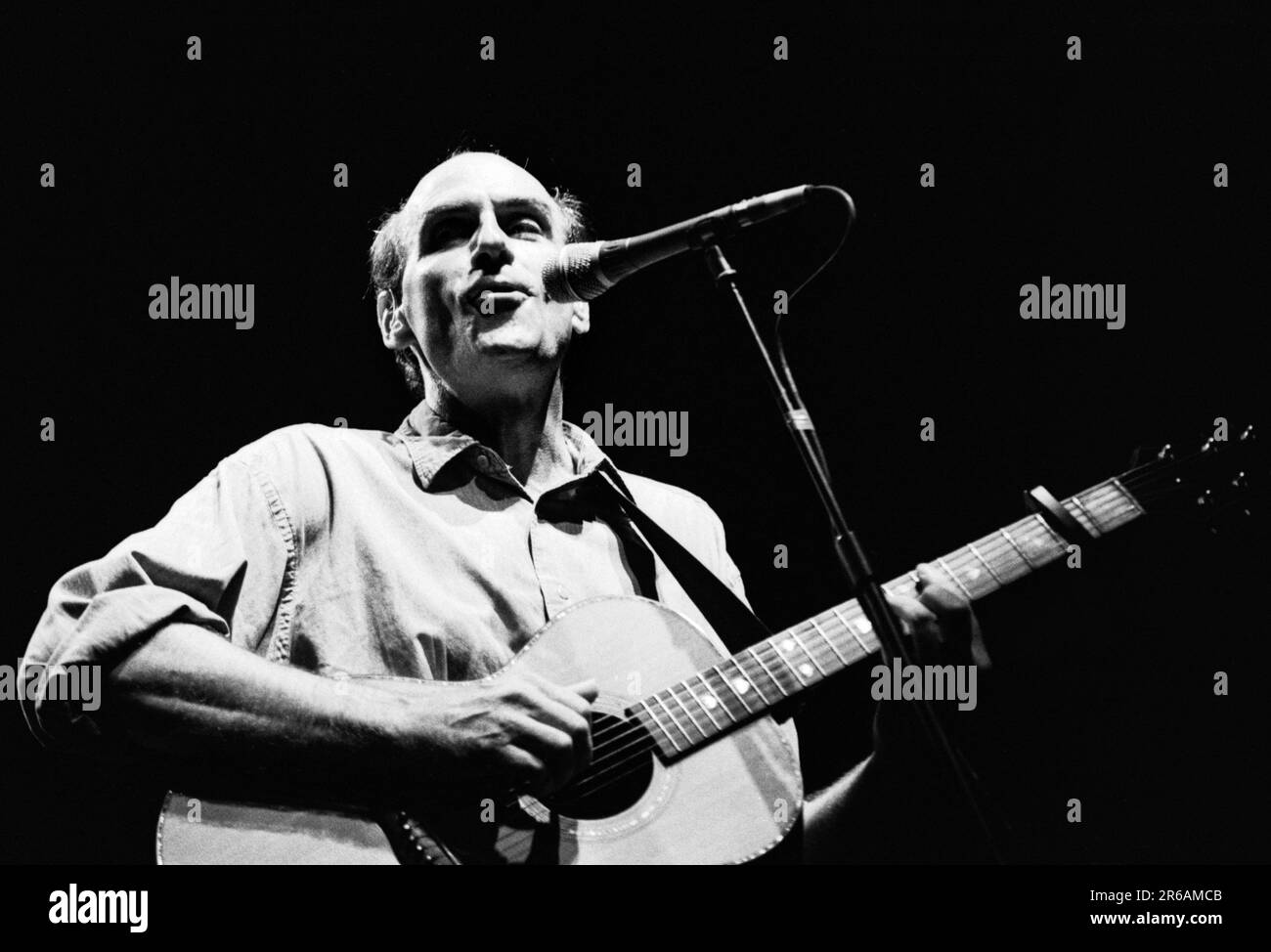 JAMES TAYLOR, CONCERT, 1999: Legendary American guitarist and singer ...
