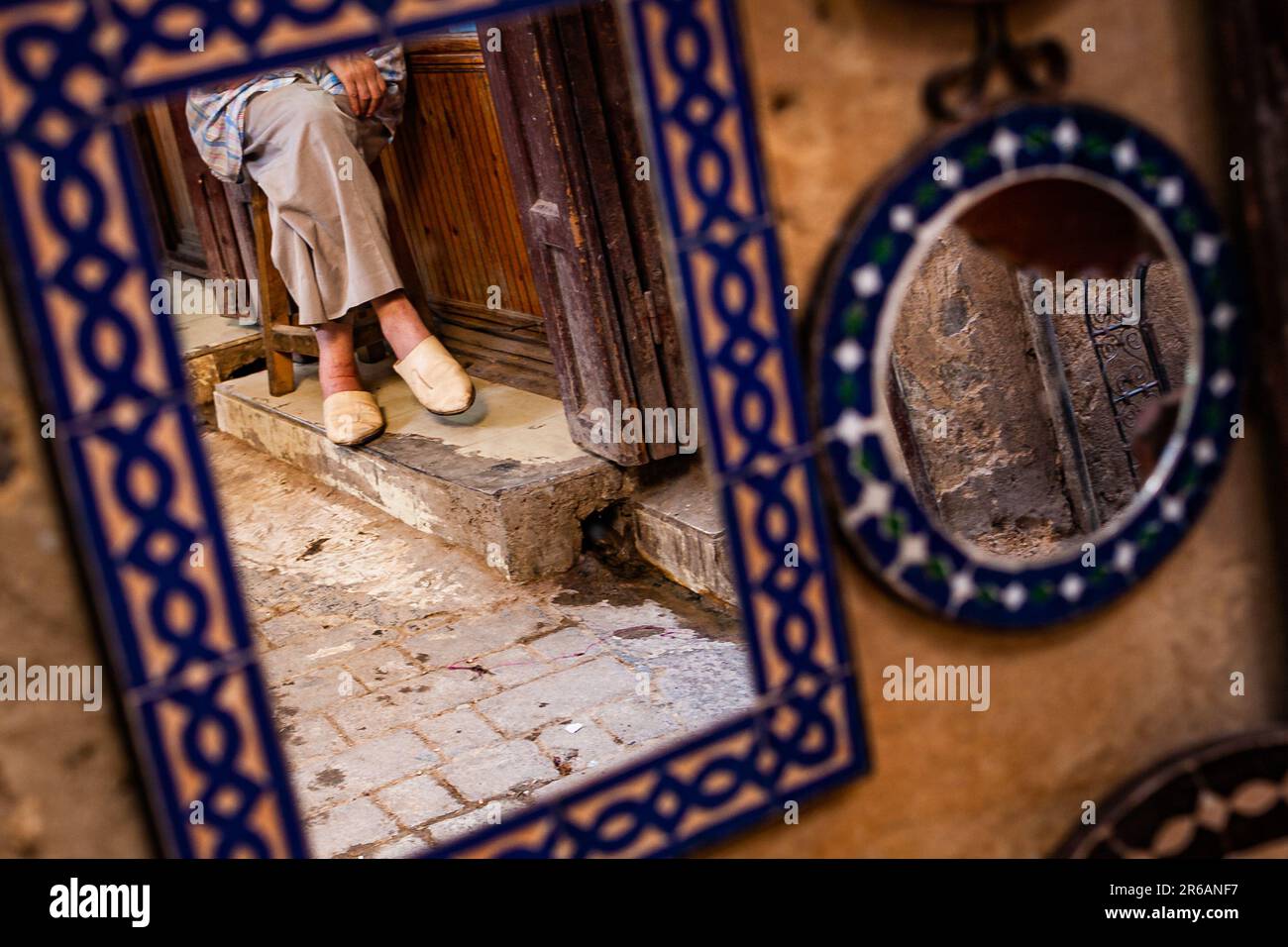 Old mirror shop hi-res stock photography and images - Alamy