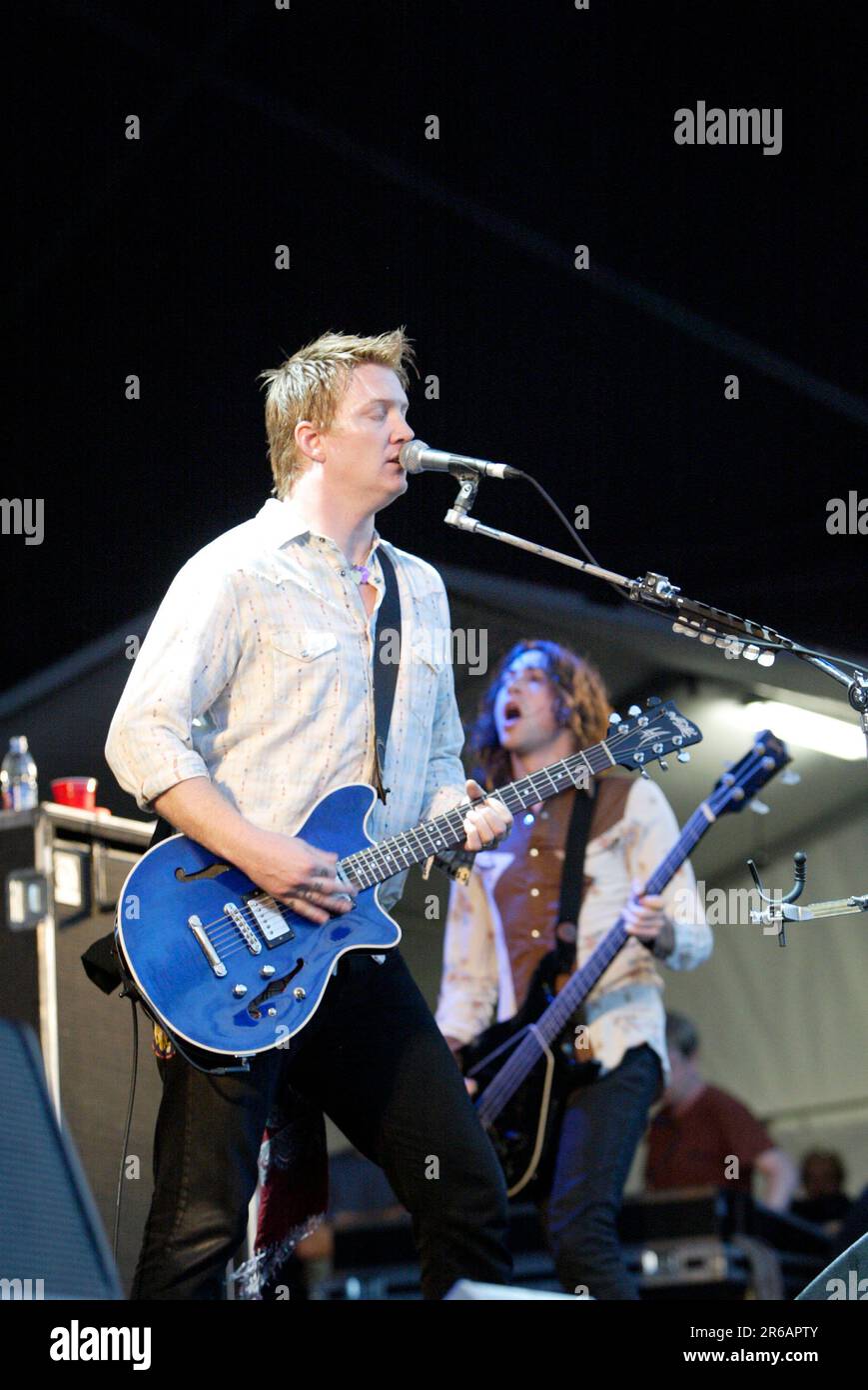 Queens of the stone age performing 2008 hi-res stock photography and ...