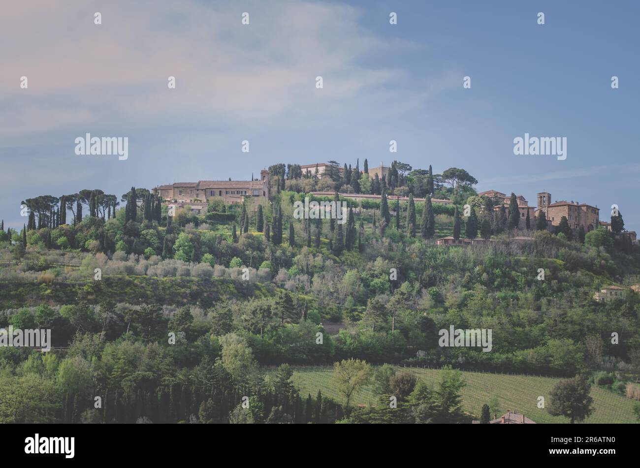 Scenic italian countryside hi-res stock photography and images - Alamy