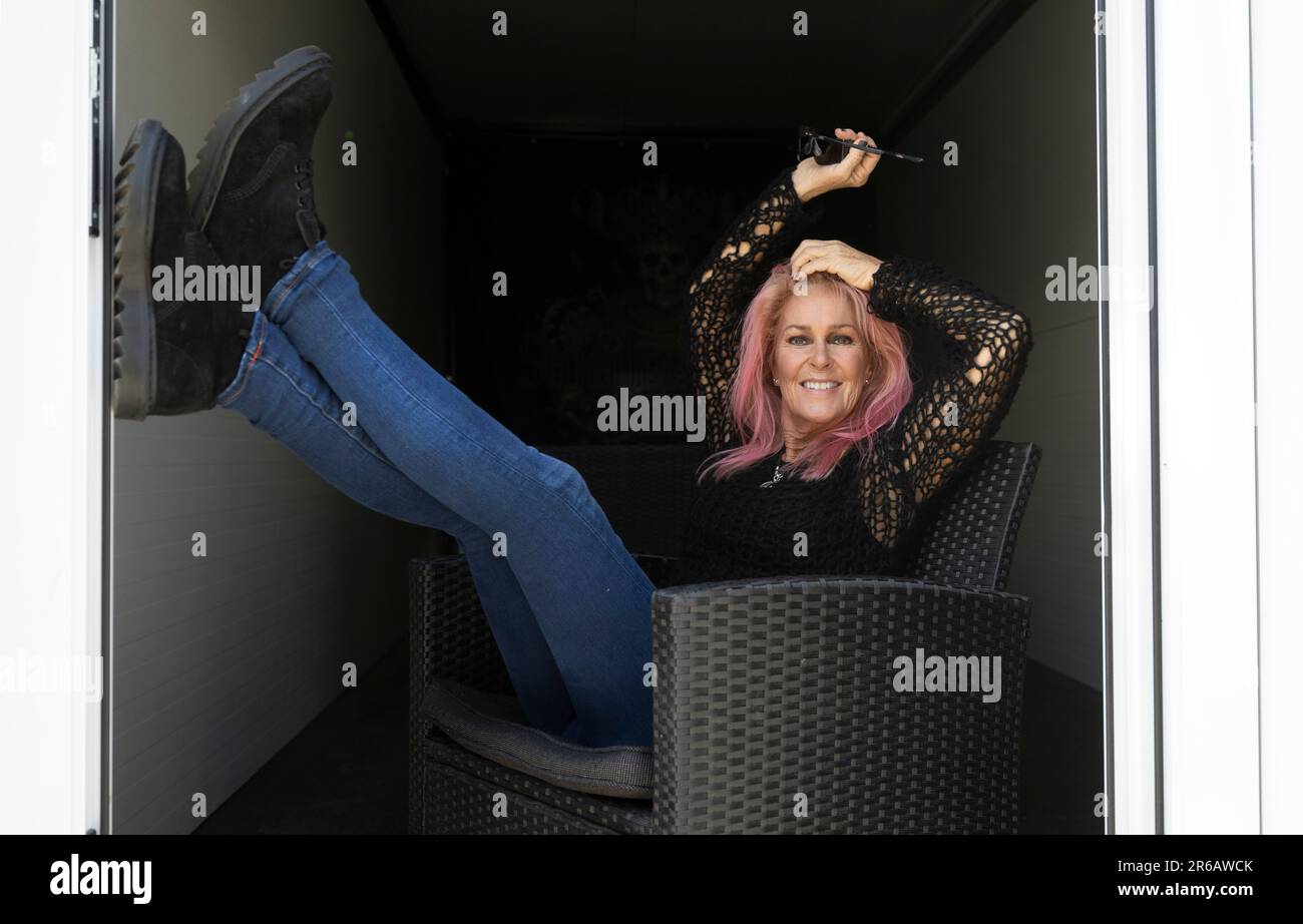 Guitarist and singer Lita Ford photographed backstage during Sweden ...