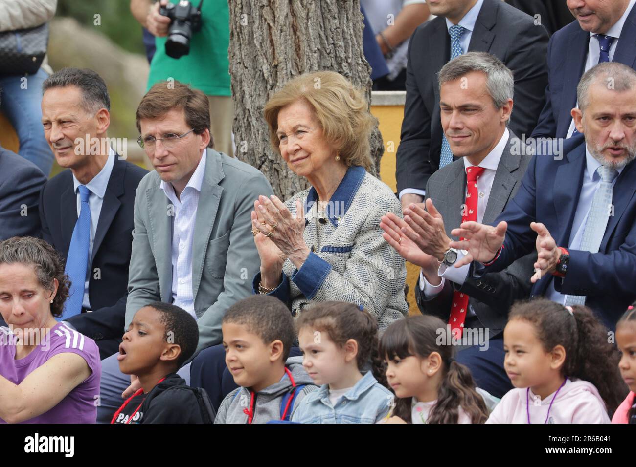 (L-R) The CEO of the Parques Reunidos group, Pascal Ferracci, the Mayor ...