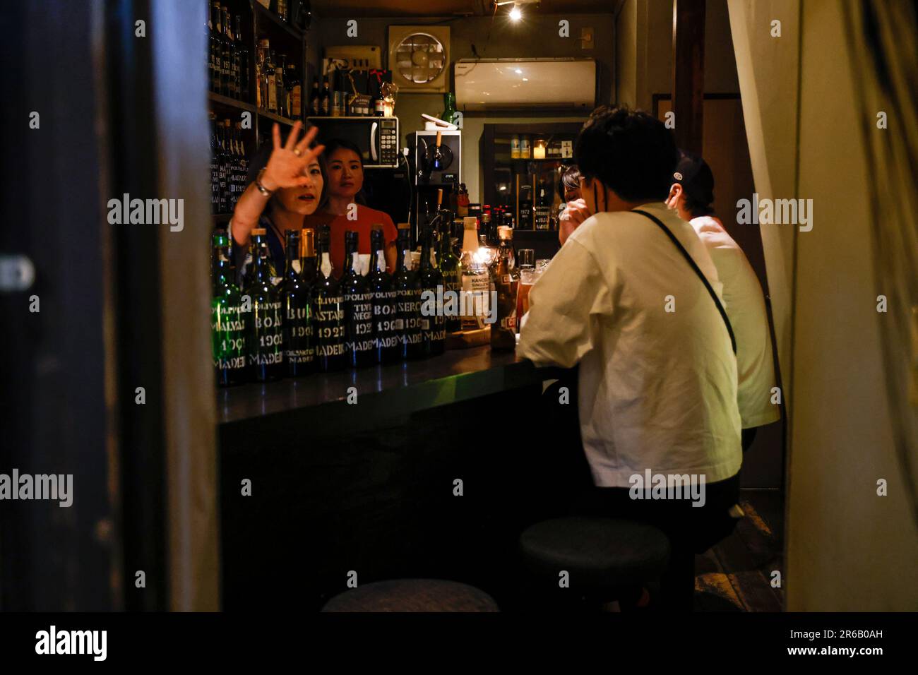 SHINJUKU GOLDEN GAI DISTRICT TOKYO Stock Photo - Alamy