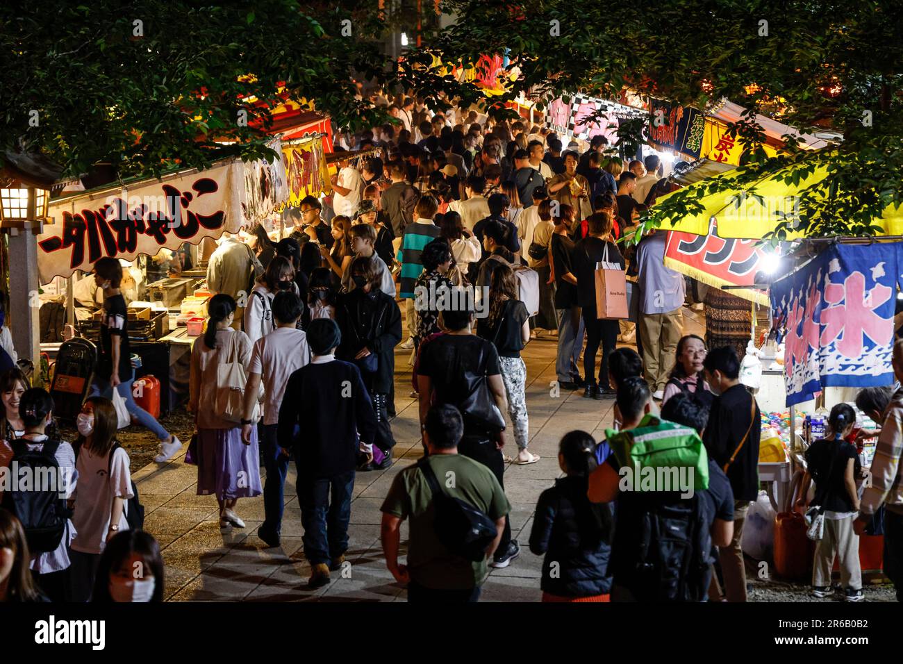 SHINJUKU GOLDEN GAI DISTRICT TOKYO Stock Photo - Alamy