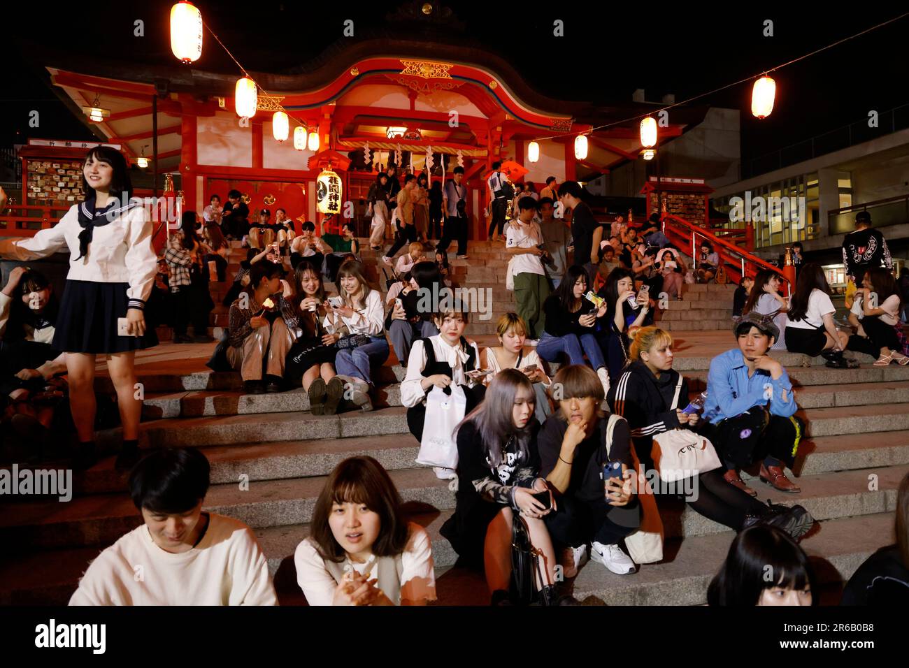 SHINJUKU GOLDEN GAI DISTRICT TOKYO Stock Photo - Alamy