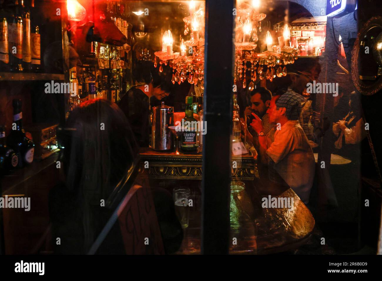 SHINJUKU GOLDEN GAI DISTRICT TOKYO Stock Photo - Alamy
