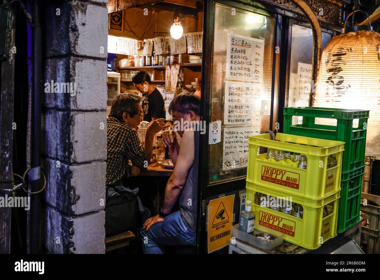 SHINJUKU GOLDEN GAI DISTRICT TOKYO Stock Photo - Alamy