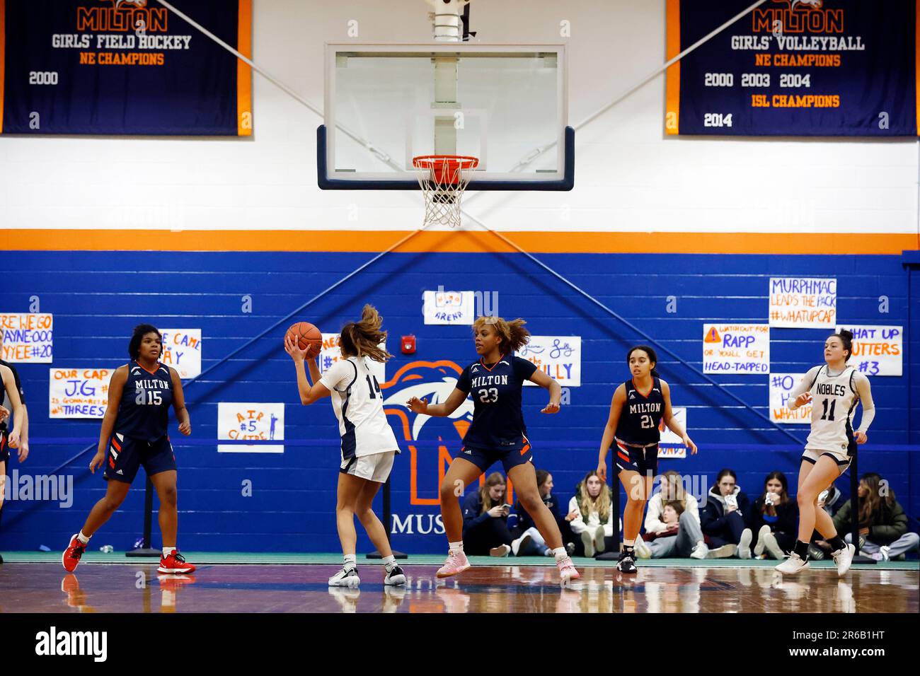 High school basketball girls hi-res stock photography and images - Alamy