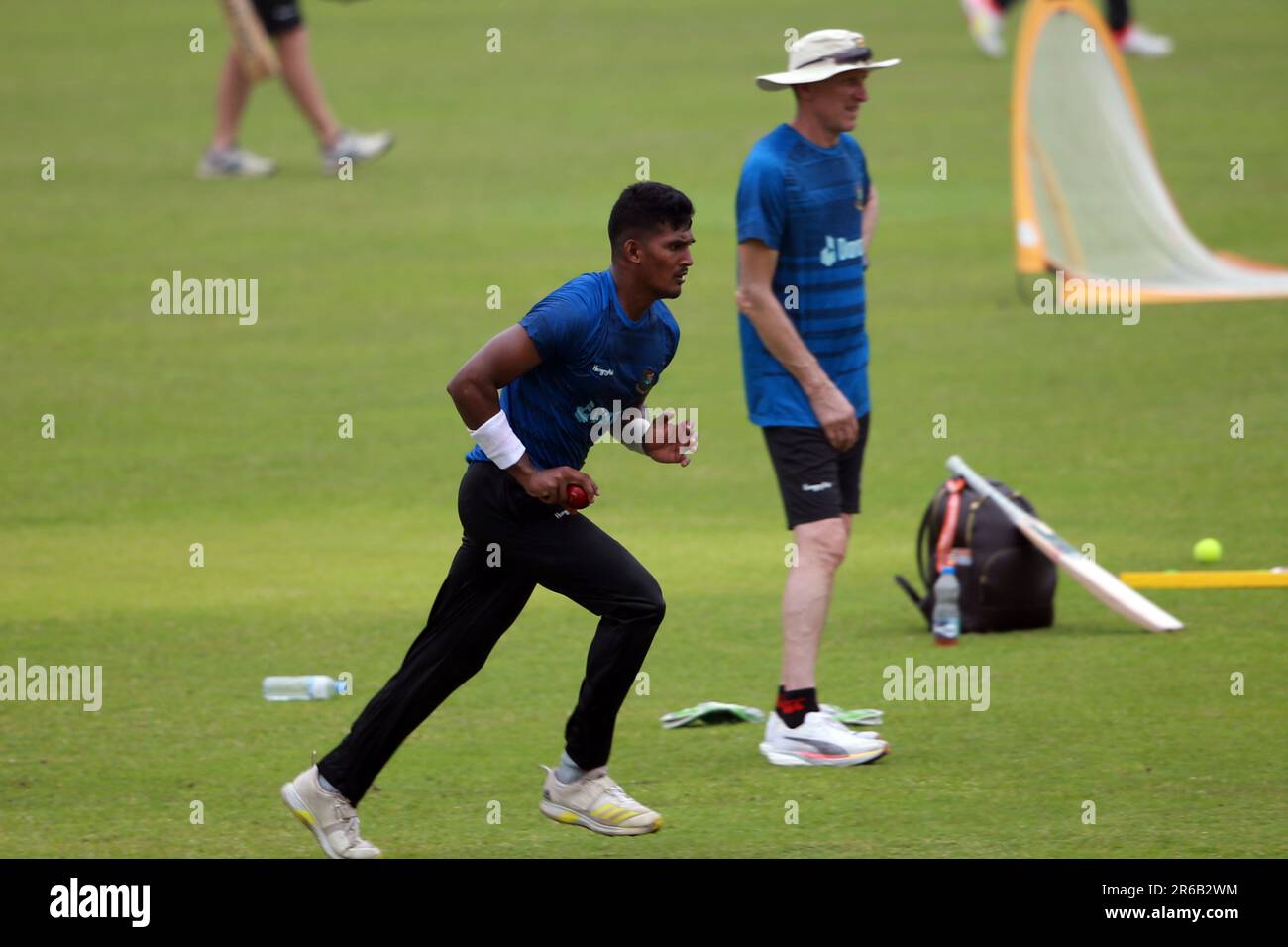 Uncapped fast bowler Mohammad Musfik Hasan (L) attends practice session ...