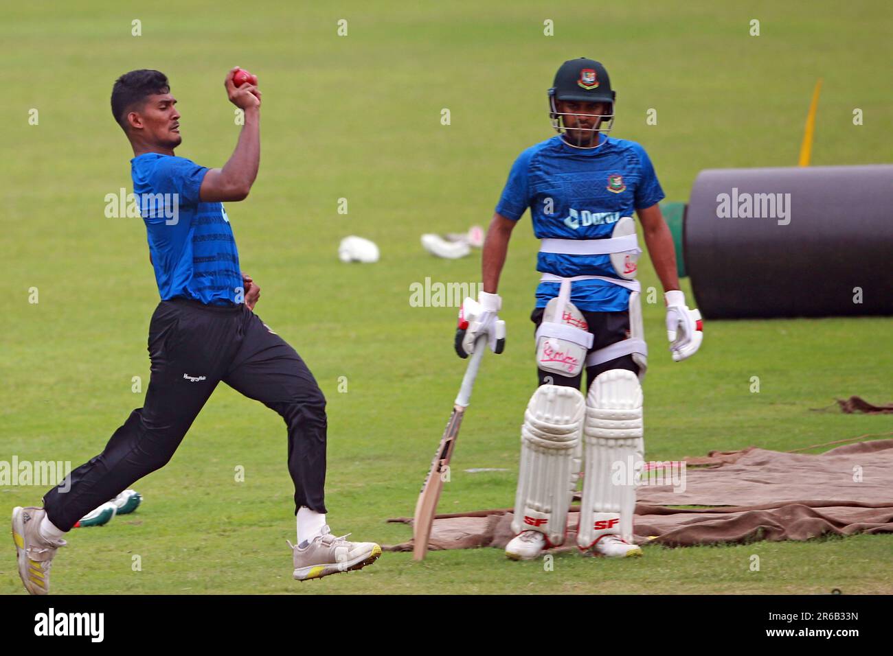 Uncapped fast bowler Mohammad Musfik Hasan (L) attends practice session ...
