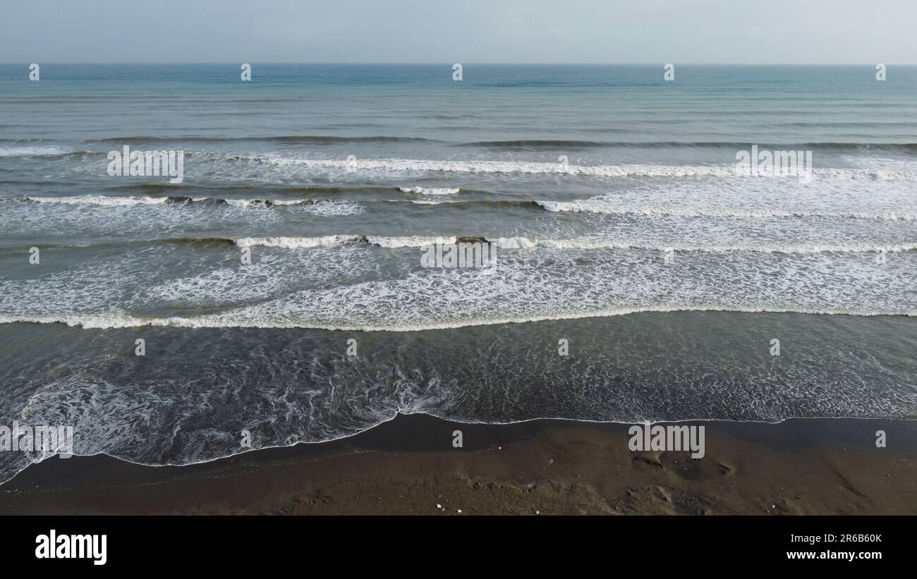Beach With Ocean Waves, Ocean Pollution, Coastal Zone Stock Photo - Alamy