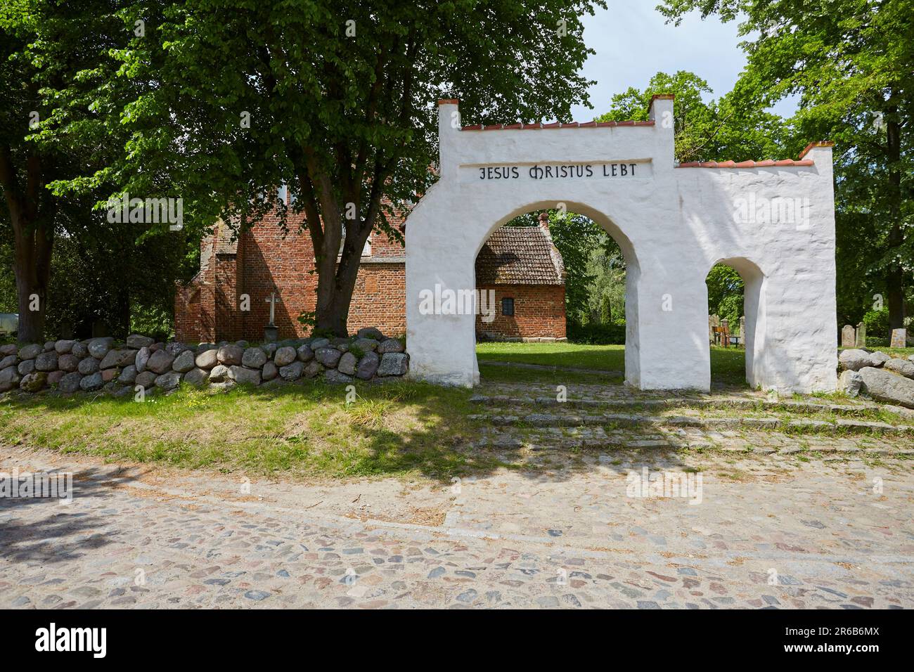 Dorfkirche in landschaft hi-res stock photography and images - Alamy