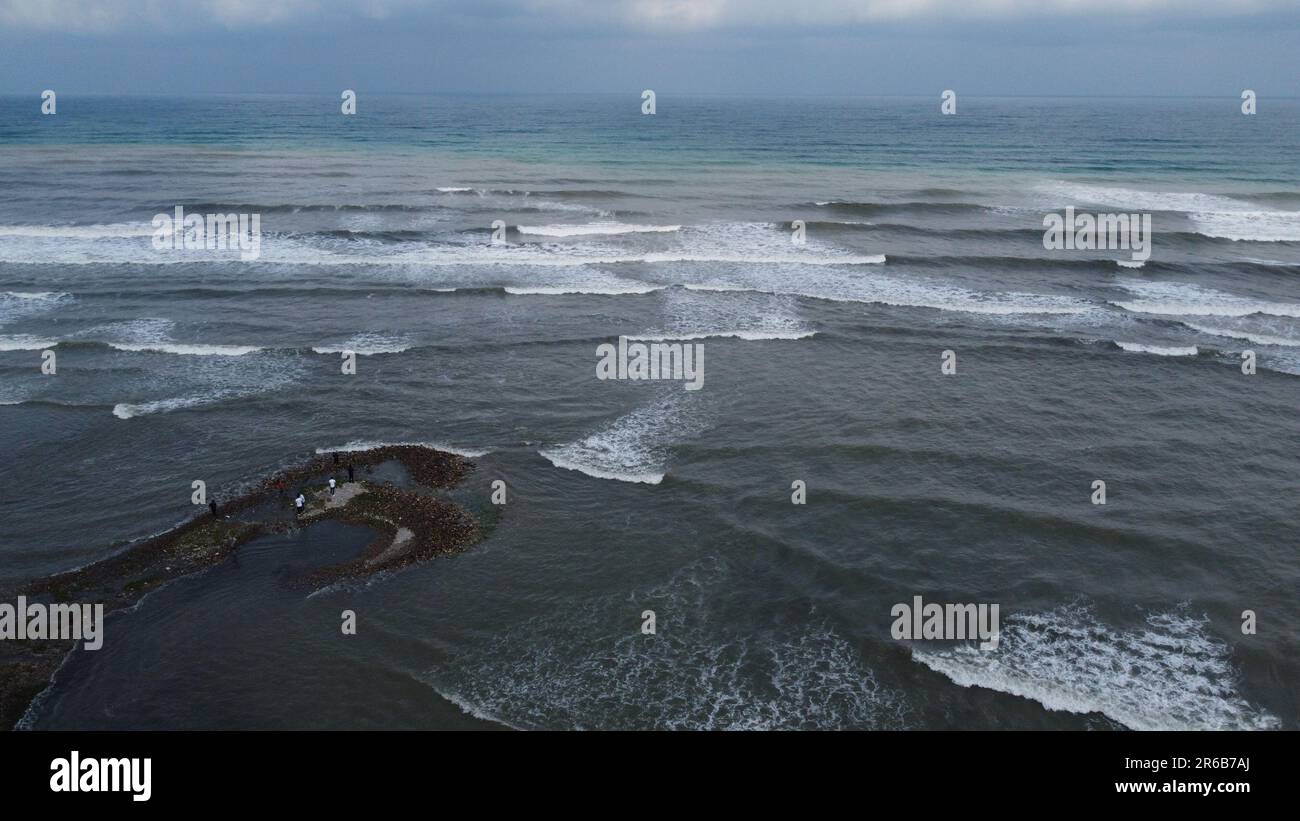 Beach With Ocean Waves, Ocean Pollution, Coastal Zone Stock Photo - Alamy