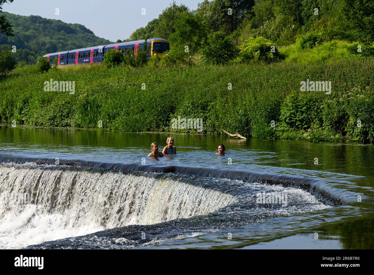 08.06.23. SOMERSET WEATHER. Carly White, Helen Bertin and Lucy Moses ...