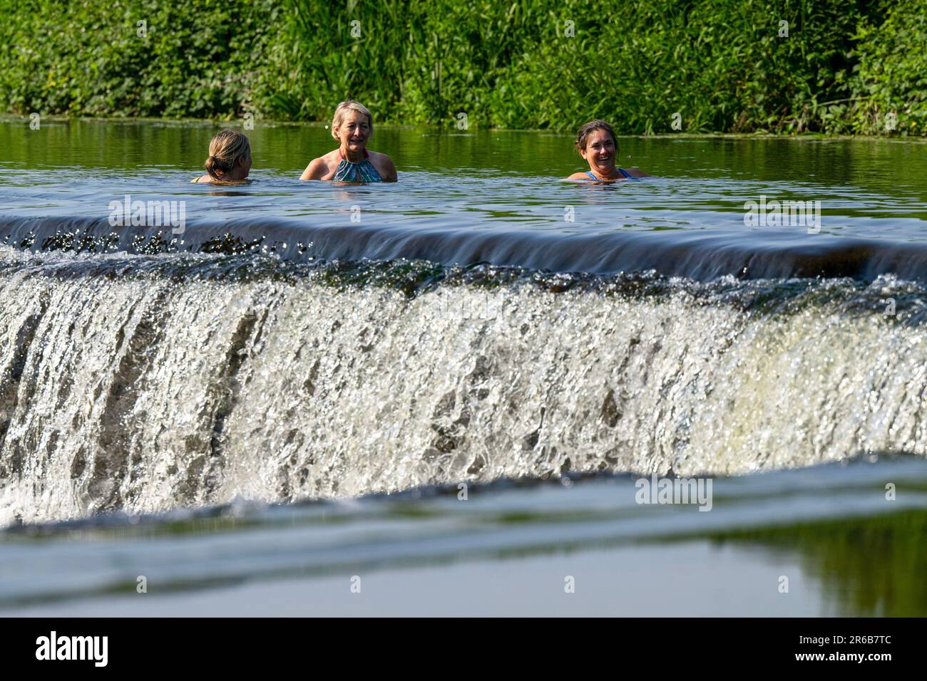 08.06.23. SOMERSET WEATHER. Carly White, Helen Bertin and Lucy Moses ...
