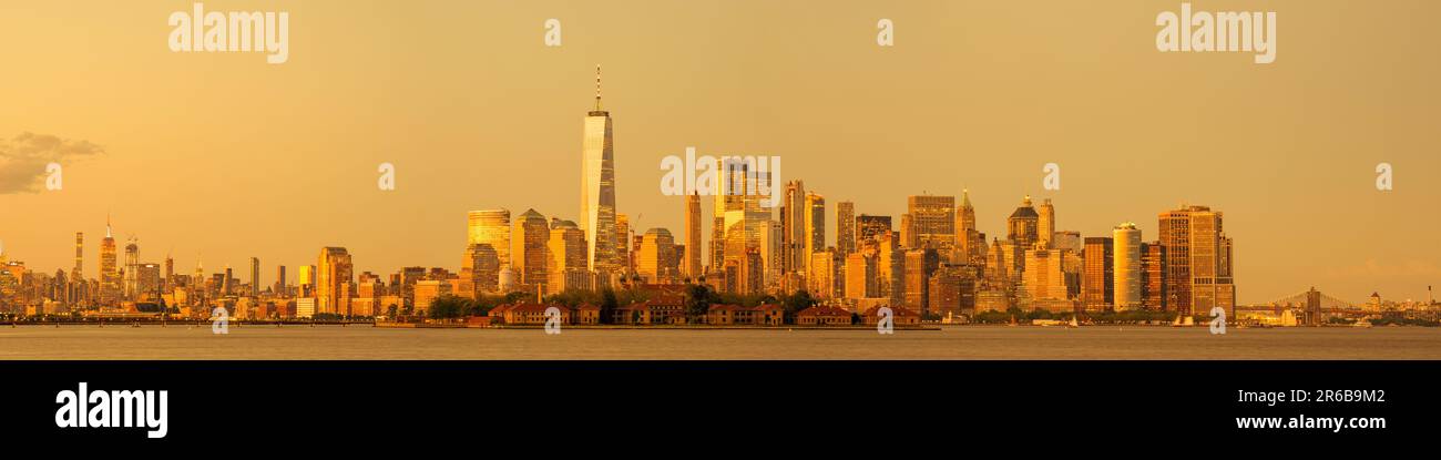 Orange color in New York City from smog haze fog pollution Canada fires ...