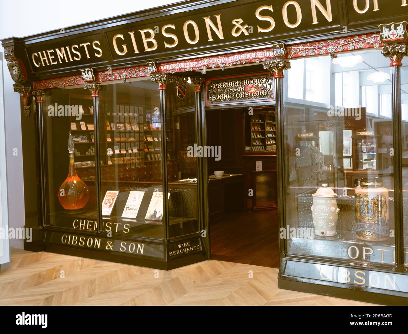 Recreation of Traditional Chemist, Science Museum, London, England, UK ...