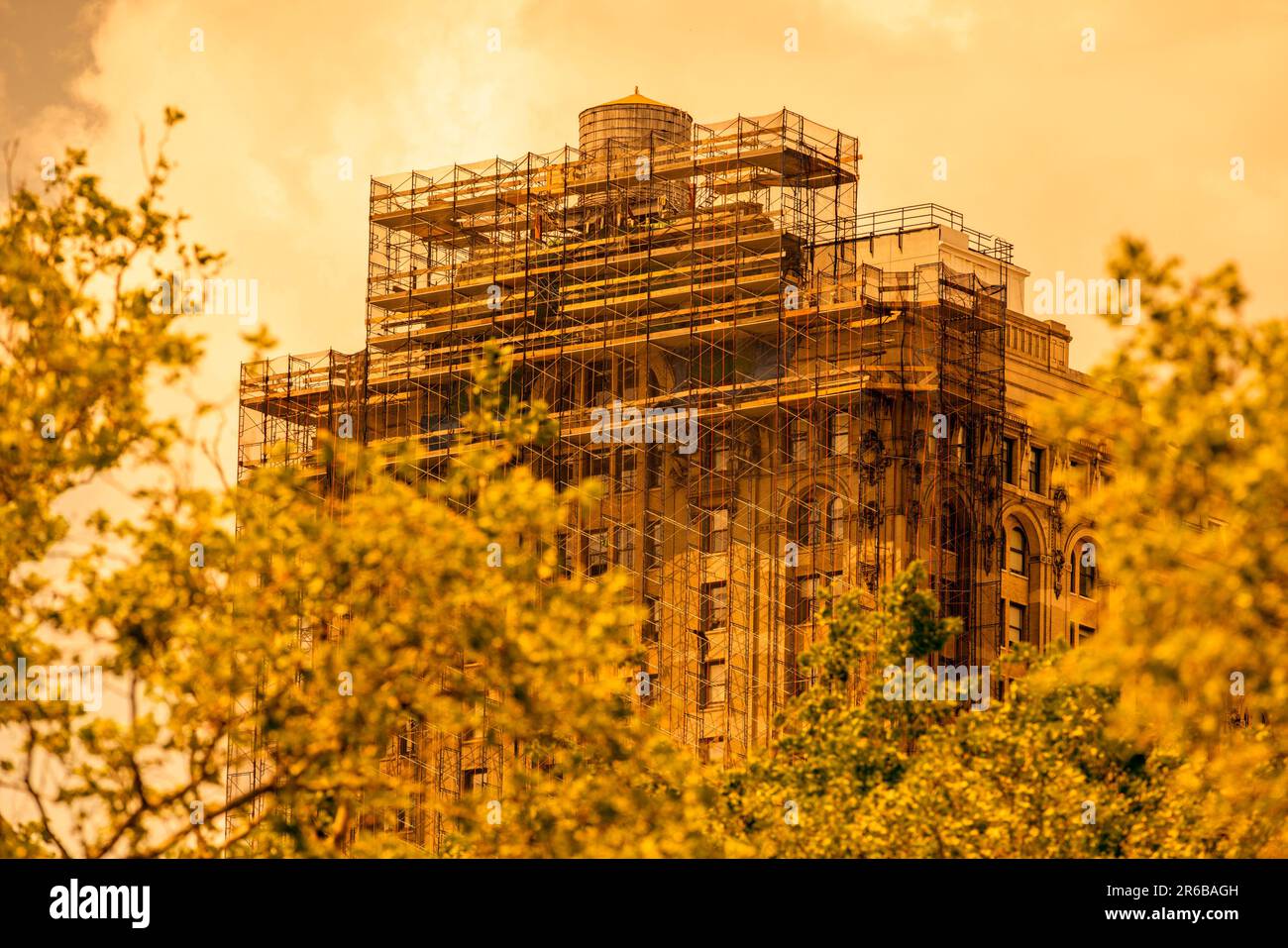 Site in New york suring 2023 Canada fires orange smog haze Stock Photo ...