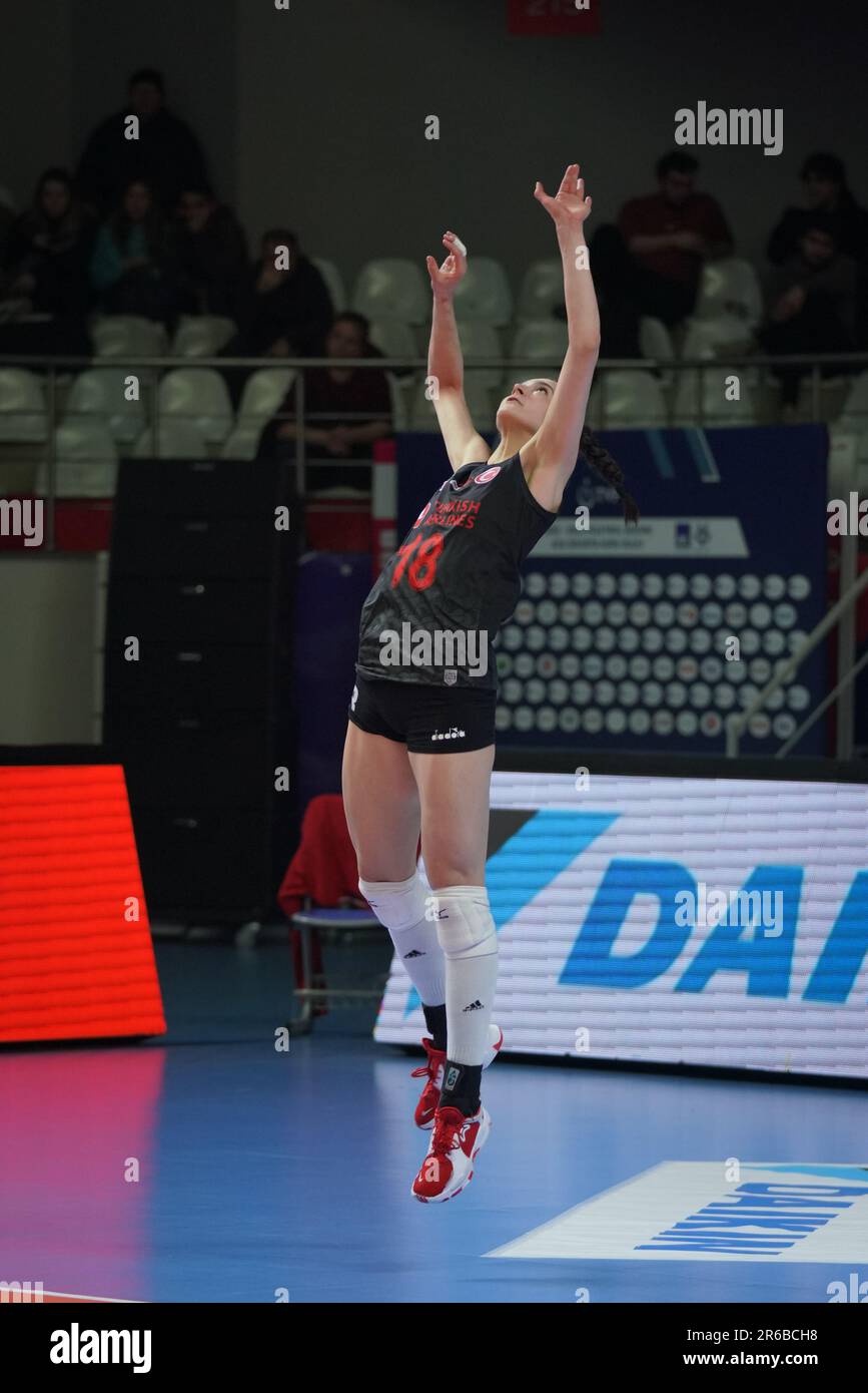 ISTANBUL, TURKIYE - DECEMBER 25, 2022: Emily Maglio serves during ...
