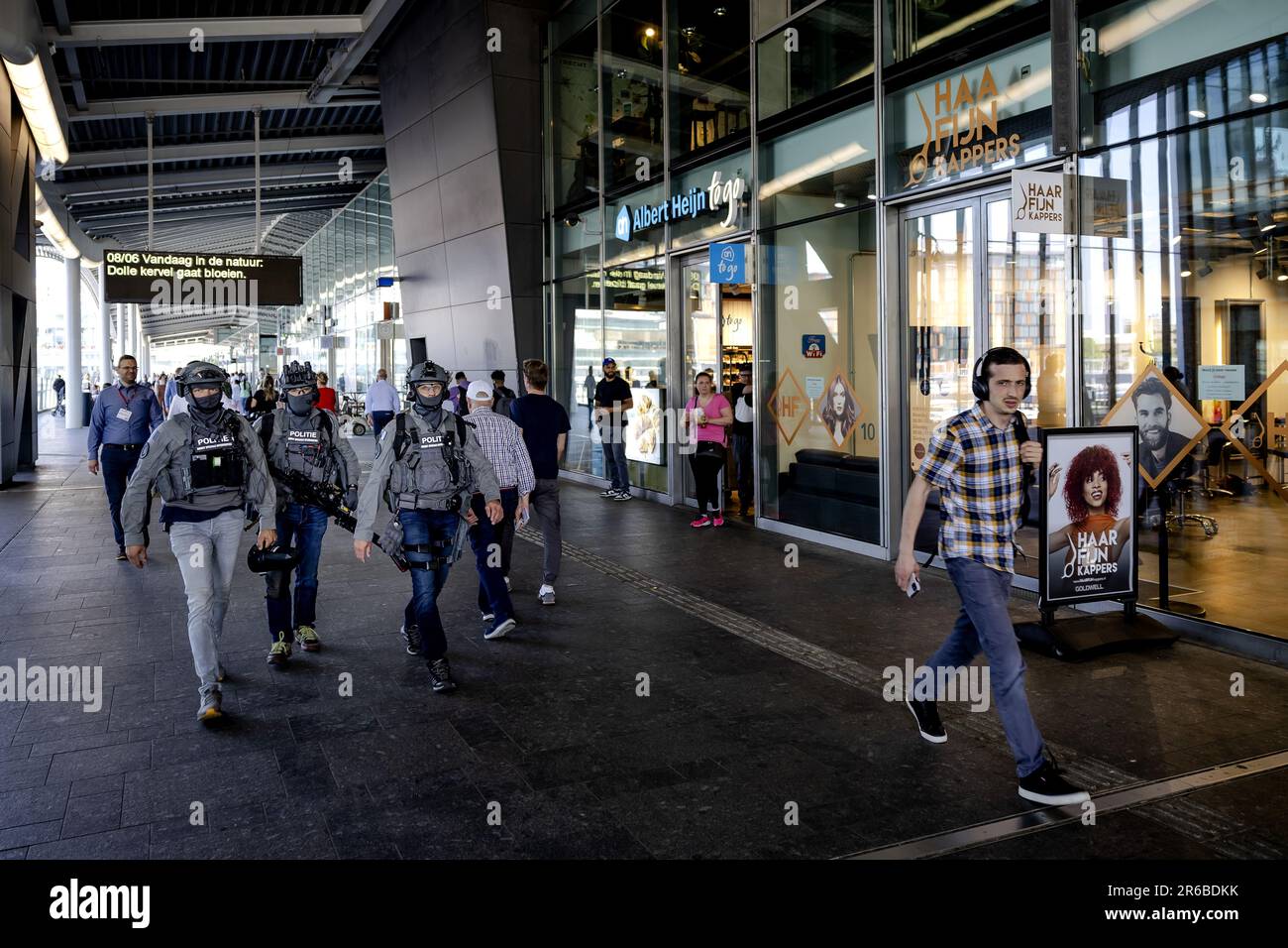 UTRECHT - Masked agents of the DSI (Special Interventions Service ...