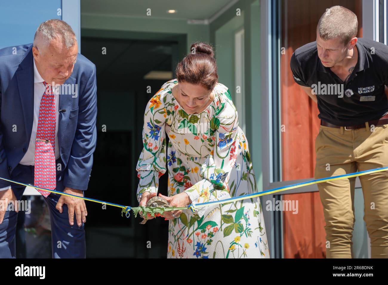 Crown Princess Victoria and a turtle inaugurate the Turtle Ark at ...