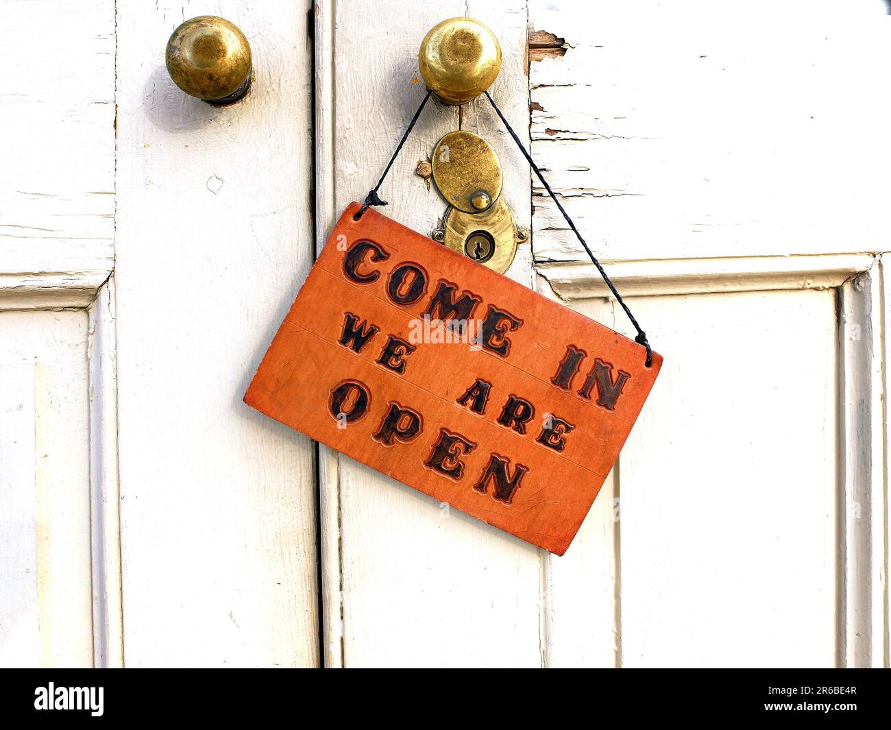 Old fashioned shop front door hi-res stock photography and images - Alamy