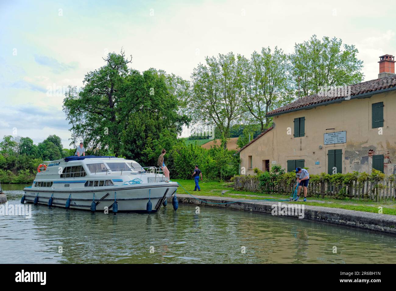 The Canal-du-Midi: passing through the Laval lock. Gardouch, Occitanie, France Stock Photo - Alamy