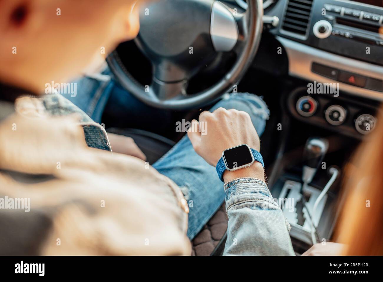 Smart watch on hand hi-res stock photography and images - Alamy