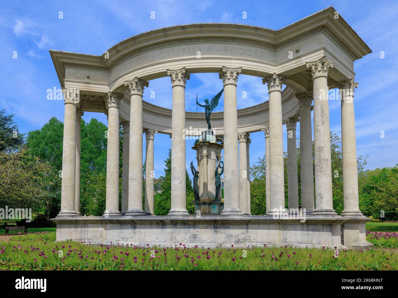 The Welsh National War Memorial in Alexandra Gardens, Cathays Park ...