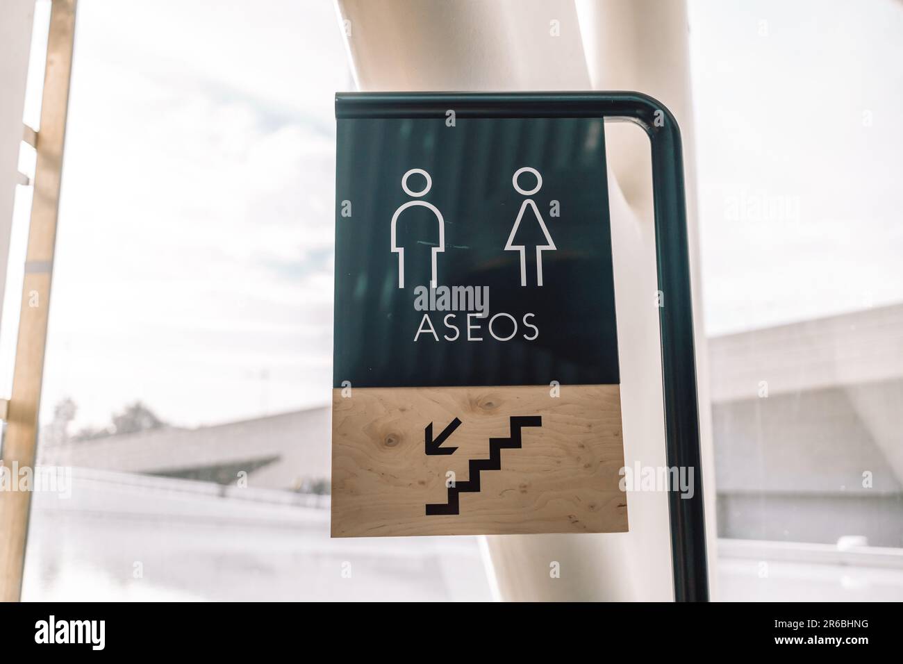 Public Restroom Sign. Toilet Bathroom Signage Plate Stock Photo - Alamy