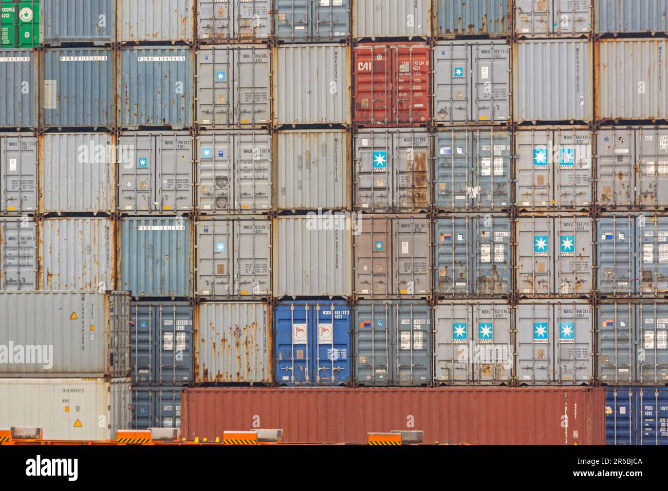 Stacked shipping containers hi-res stock photography and images - Alamy