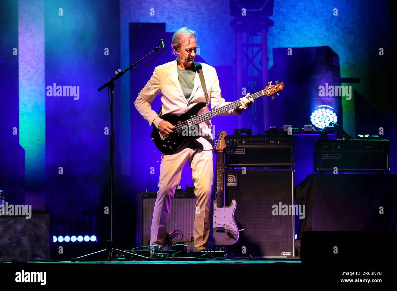 Mike rutherford hi-res stock photography and images - Alamy