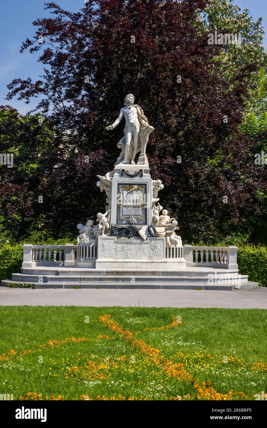 Statue of mozart in burggarten hi-res stock photography and images - Alamy