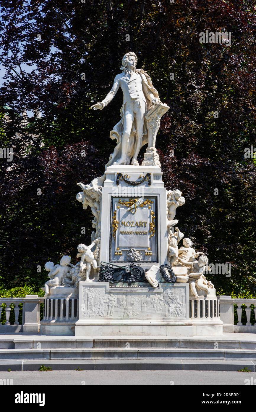 The Mozart Monument in the Burggarten, Vienna, Austria Stock Photo - Alamy