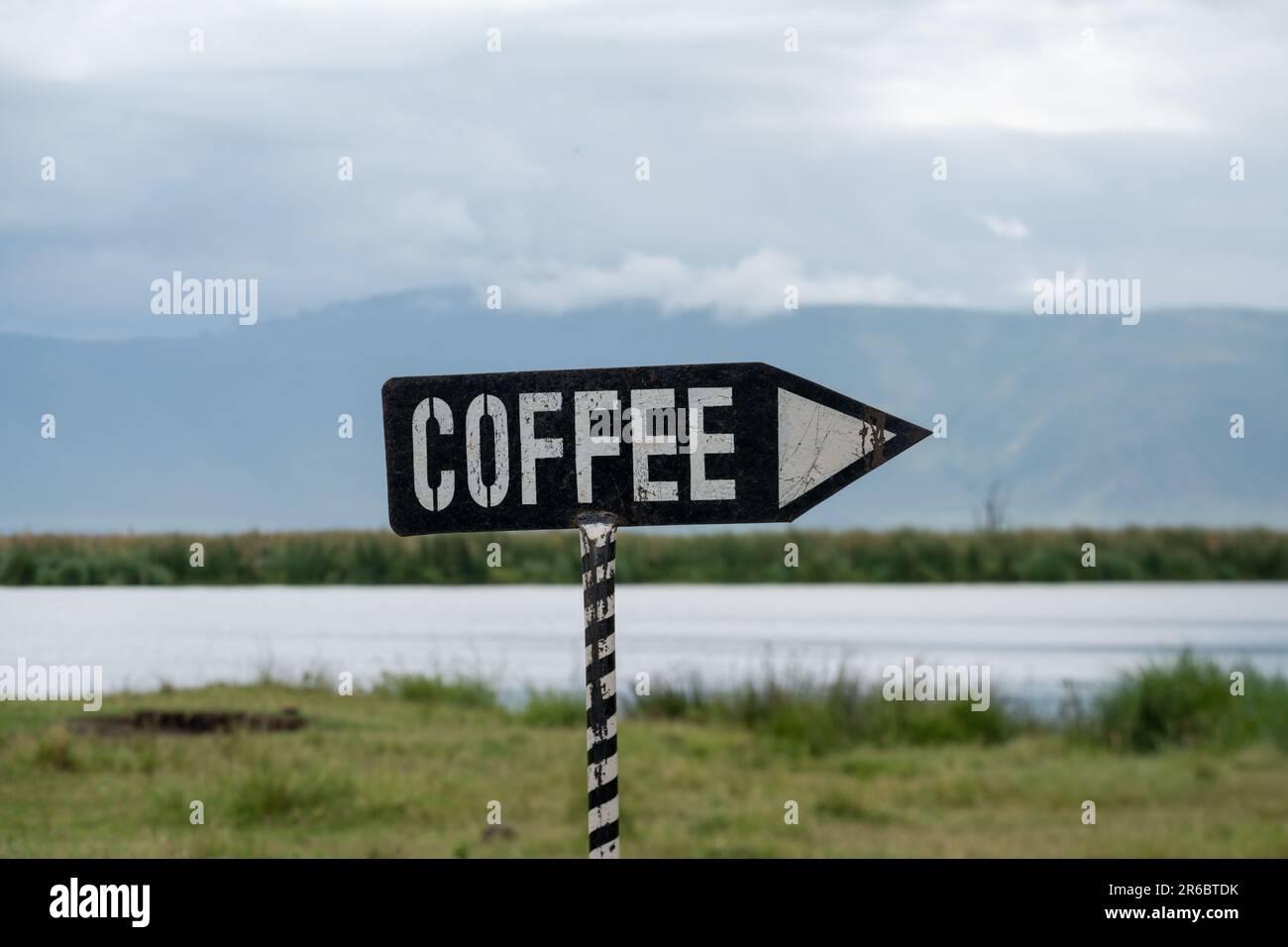 Sign with arrow advertising a coffee shop Stock Photo - Alamy