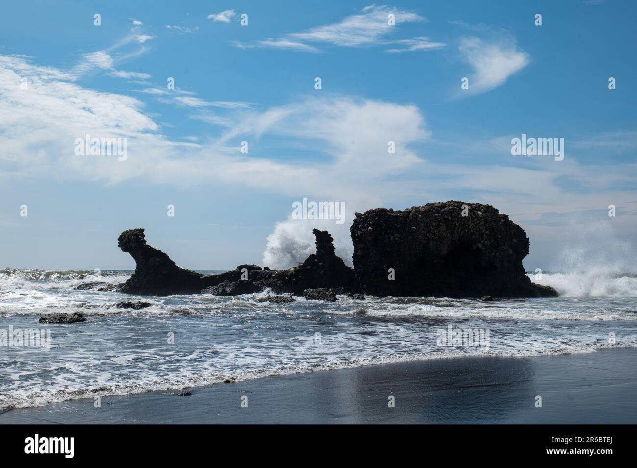 Wave Break on El Salvador "El Tunco" Rock, A Pig Shaped Rock Formation ...