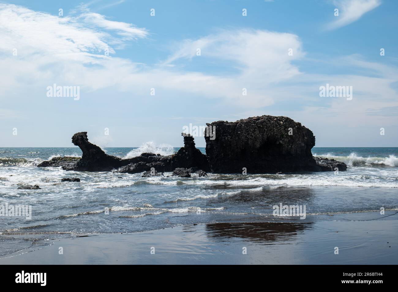 Wave Break on El Salvador "El Tunco" Rock, A Pig Shaped Rock Formation ...