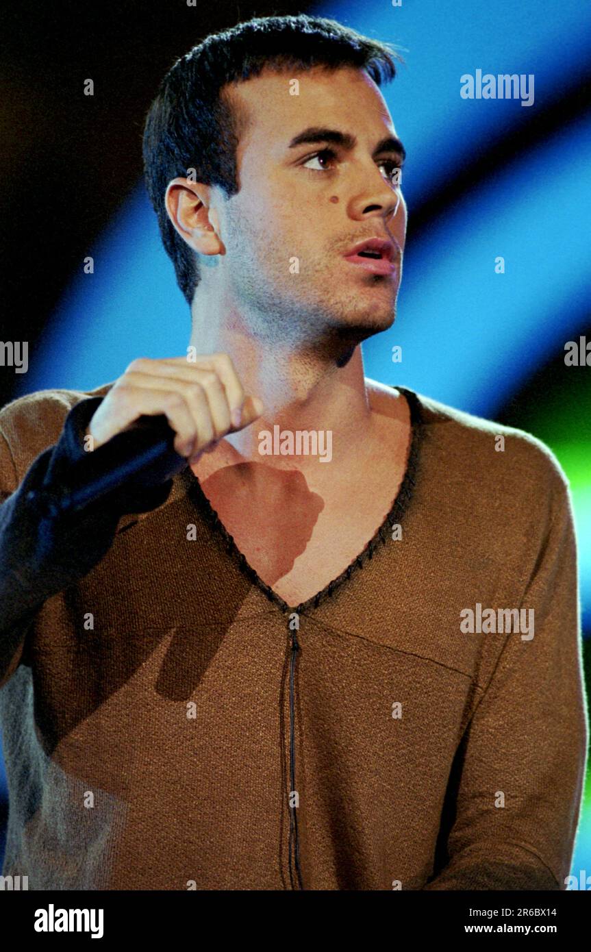 Verona Italy 2000-09-09 : Enrique Iglesias in concert during the ...