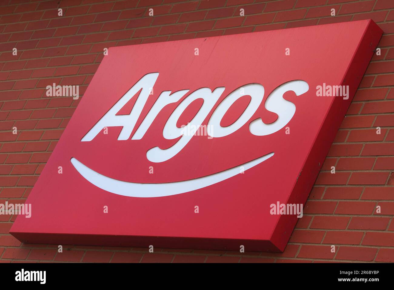 Argos shop sign hi-res stock photography and images - Alamy