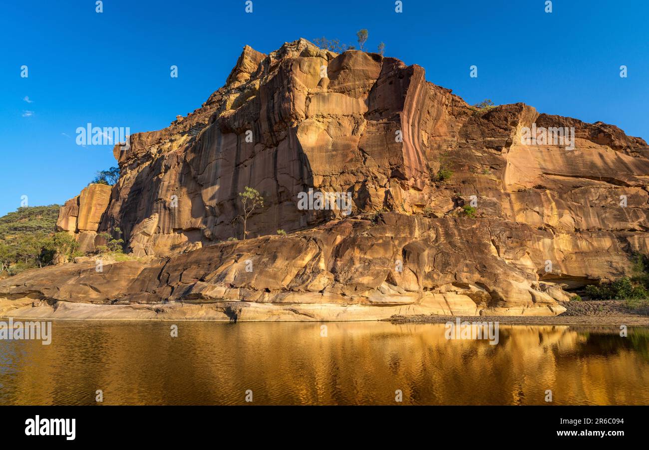 The Pyramid at Porcupine Gorge in Outback Queensland Stock Photo - Alamy