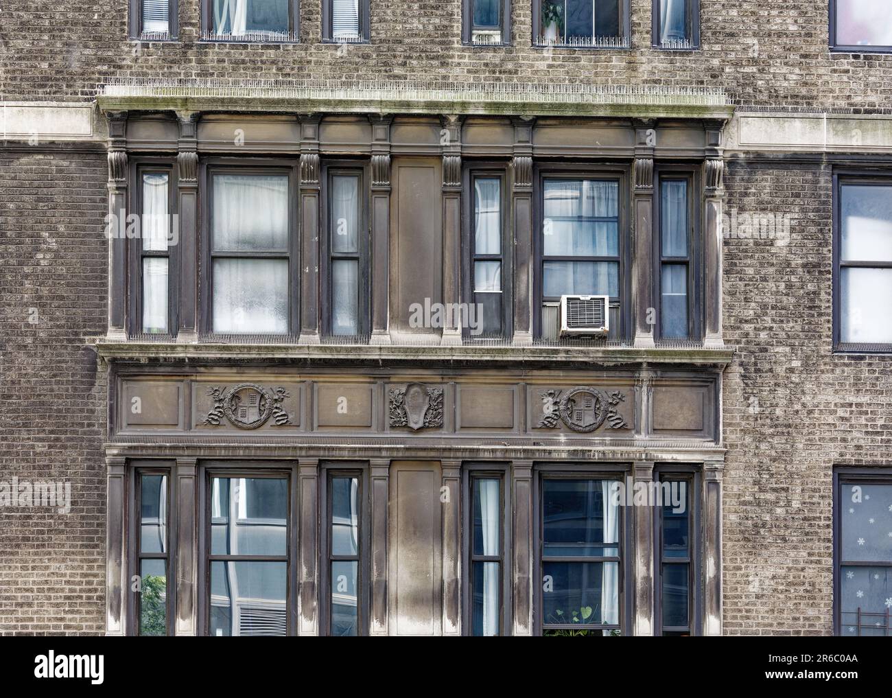 Multi level storefronts hi-res stock photography and images - Alamy