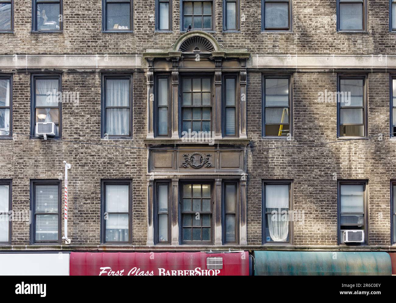 Multi level storefronts hi-res stock photography and images - Alamy