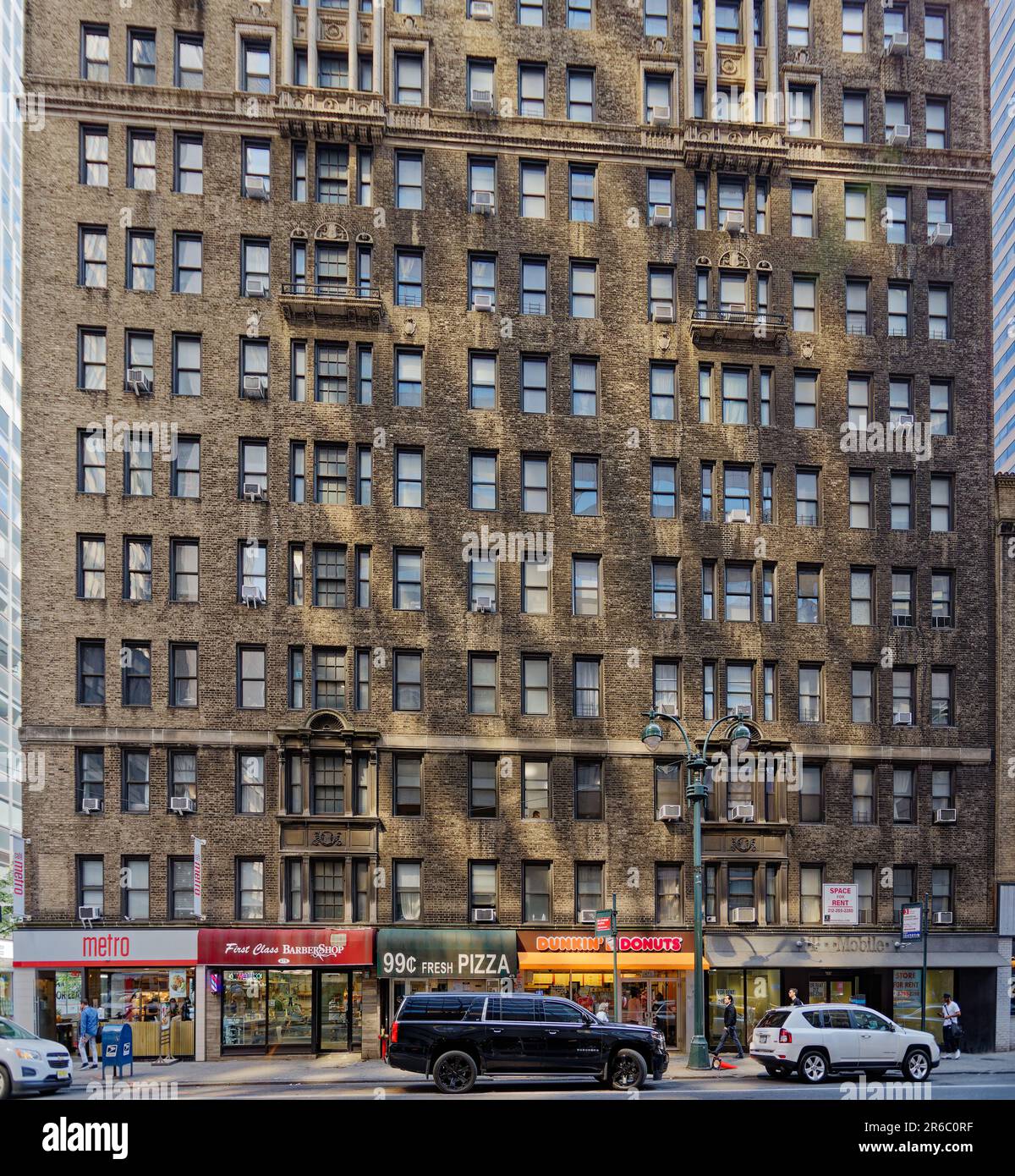 140 east 46th st hi-res stock photography and images - Alamy