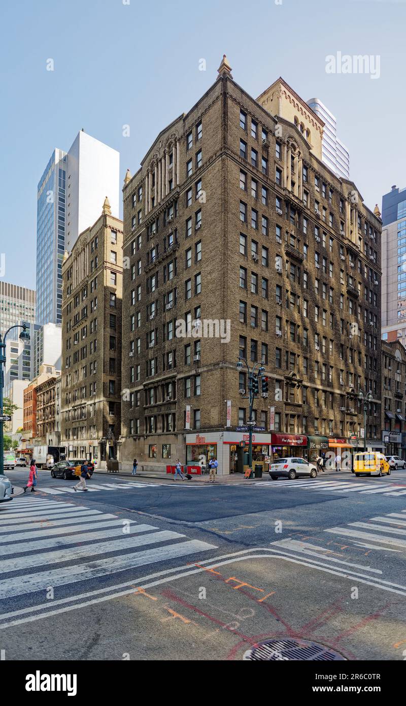 Emery Roth designed this 1924 apartment building with a courtyard ...