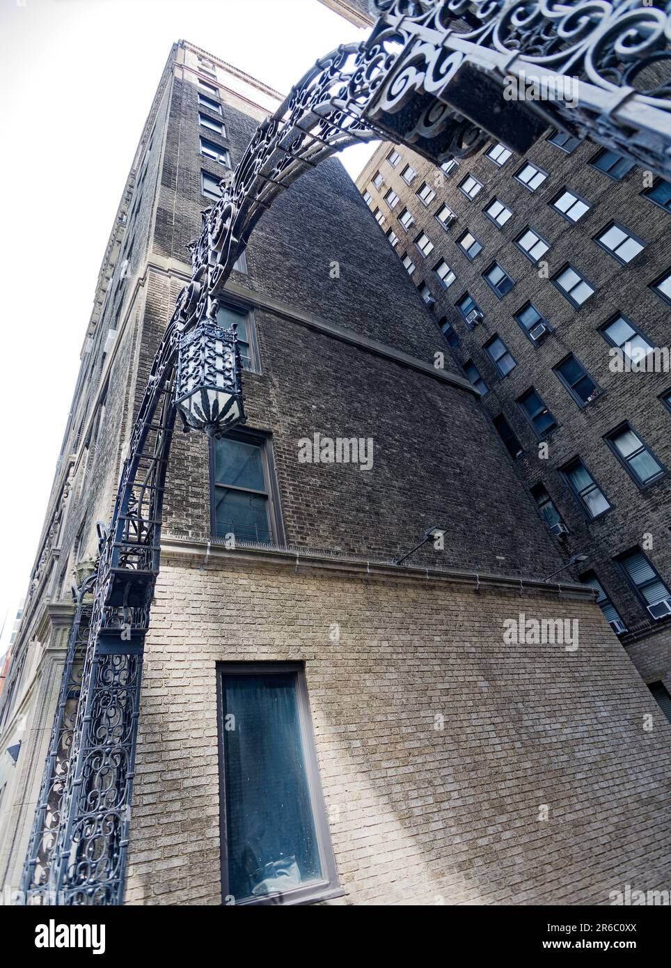 Emery Roth designed this 1924 apartment building with a courtyard ...